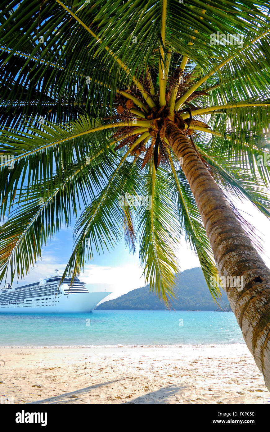 Summer Tropical Island Beach Cruise Ship Concept Stock Photo - Alamy