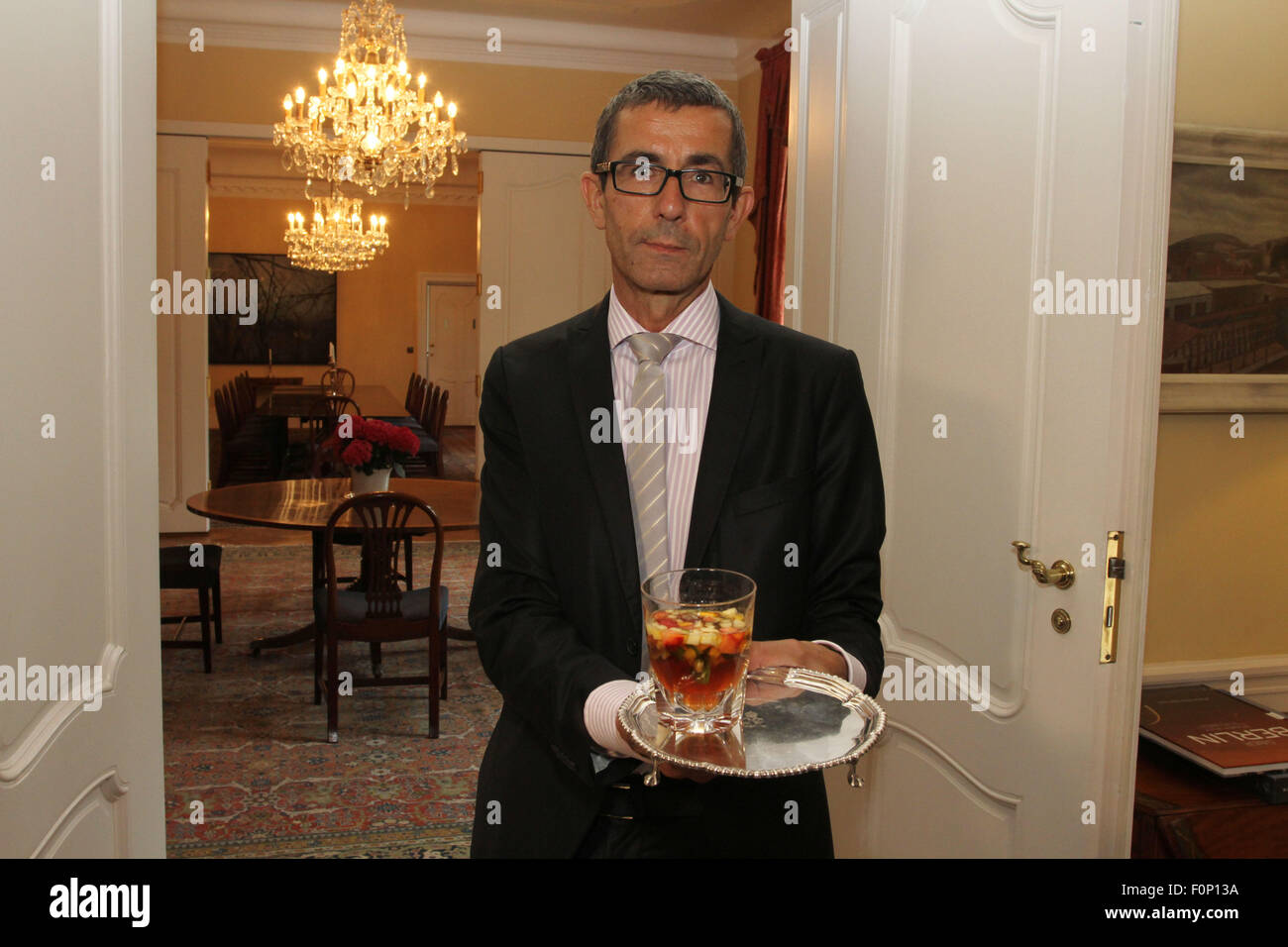 The British ambassador informs the press about the upcoming visit of ...