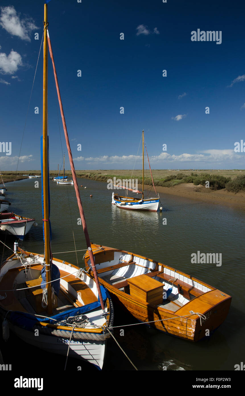 blakeney harbour boats norfolk Stock Photo - Alamy
