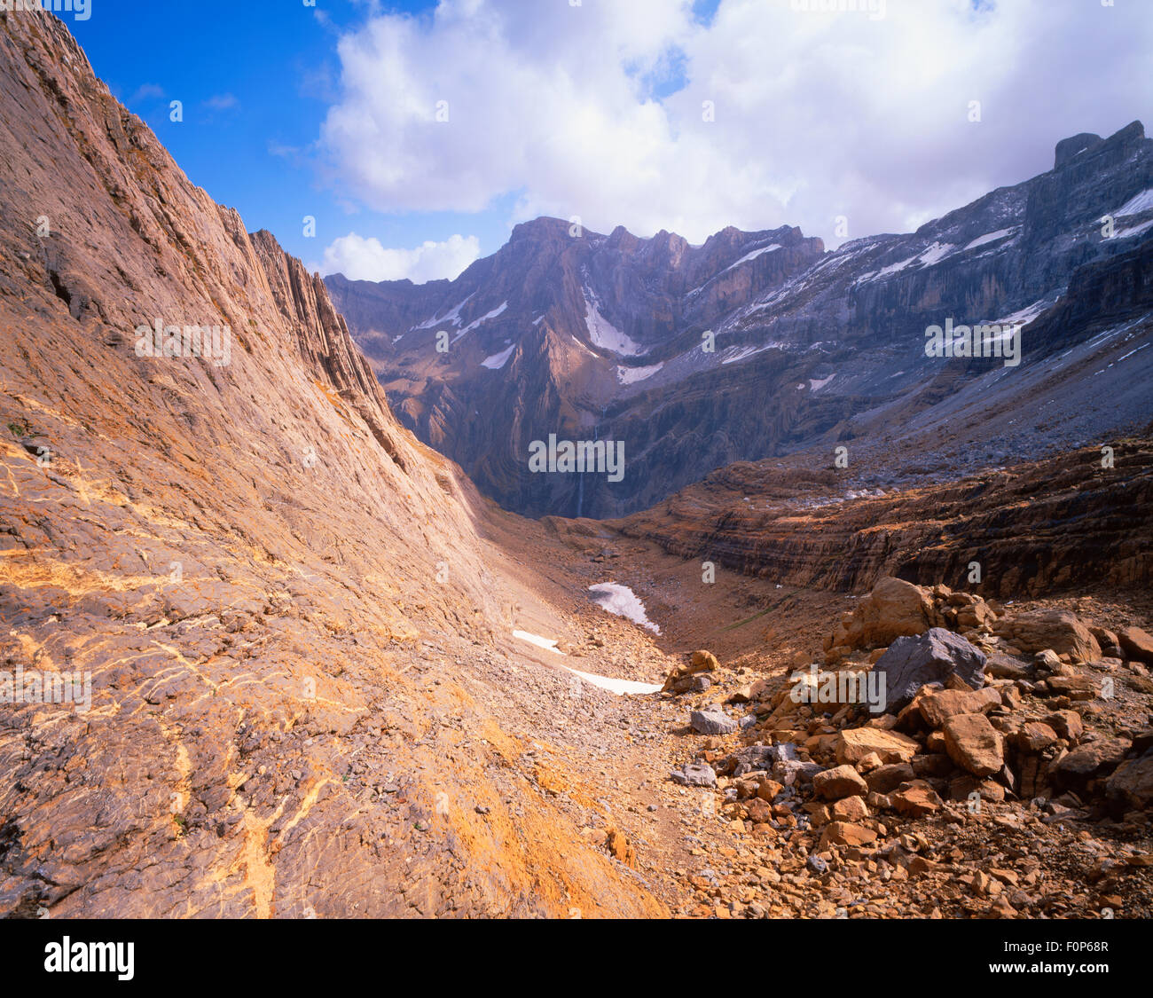 Cirque de Gavarnie viewed from close to the Refuge des Sarradets (hut ...