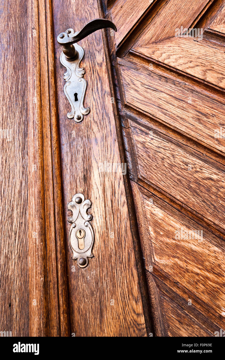 antique wooden door lock and handle Stock Photo - Alamy