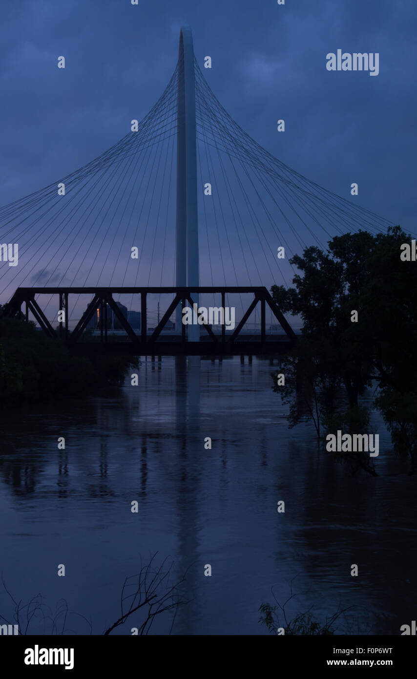 The Trinity River in Dallas at dusk Stock Photo - Alamy