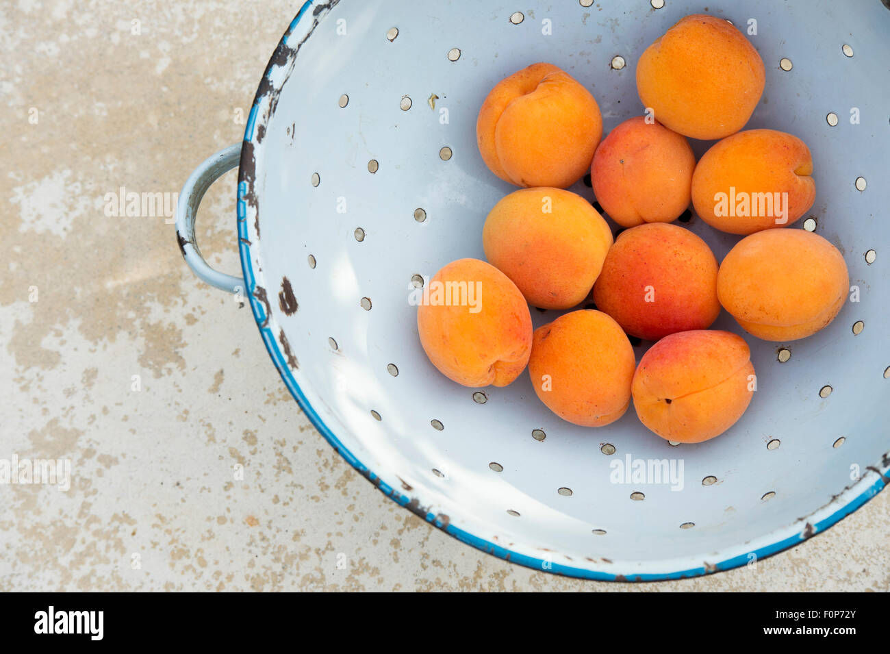 English grown apricots hi-res stock photography and images - Alamy