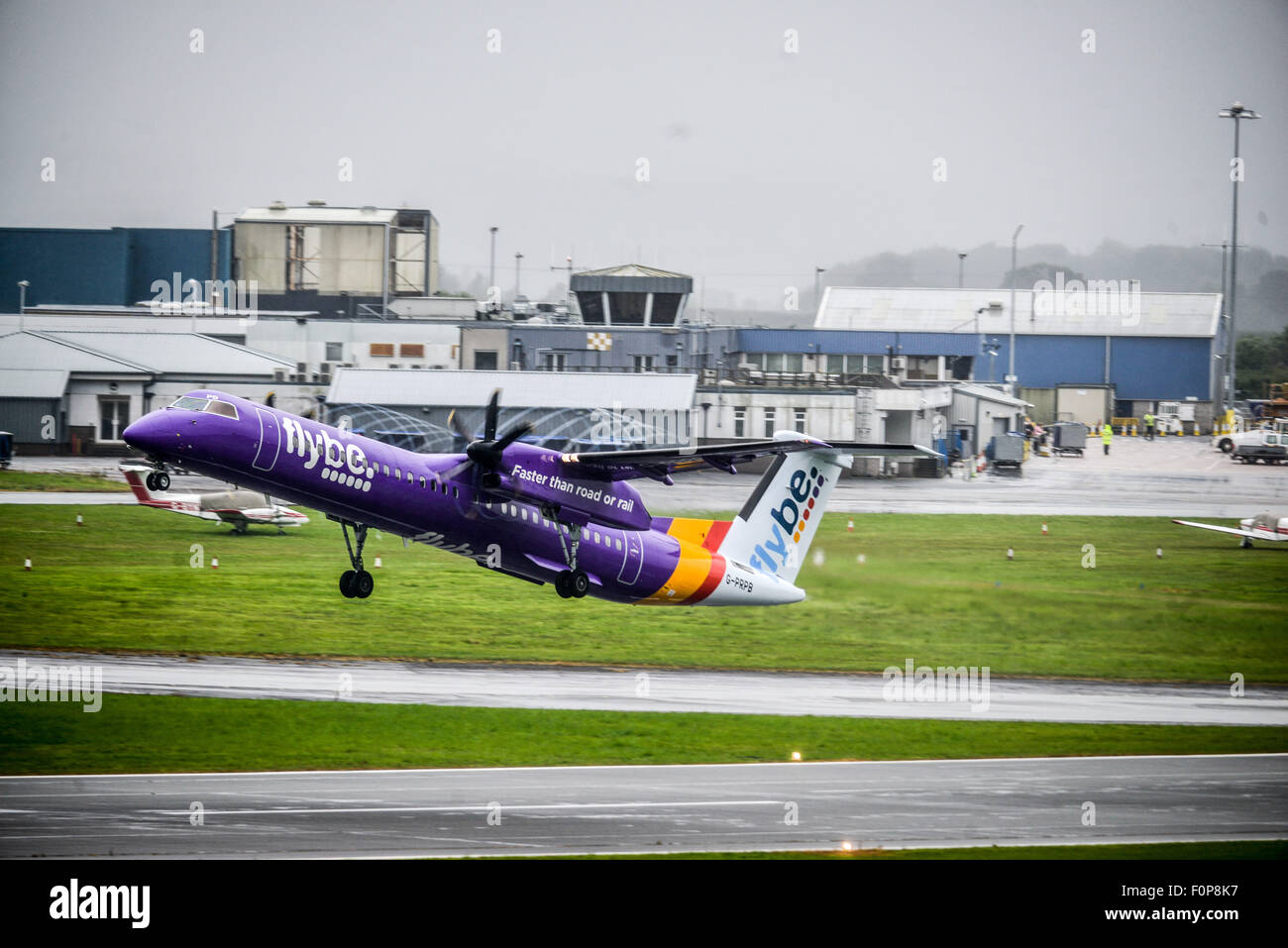 FlyBe Jet Taxing during wet Summers weather at Exeter Airport Stock ...