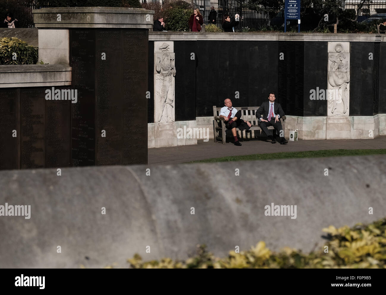 Office workers enjoy the heat on a hot summers day in London Stock ...