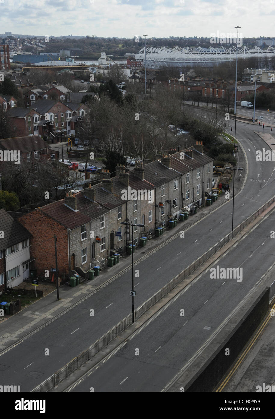 Run down inner city house hi-res stock photography and images - Alamy