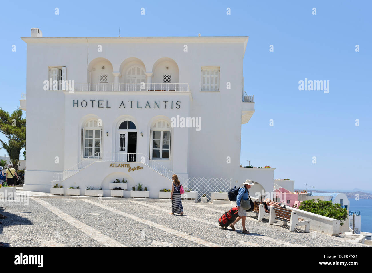 White facade famous atlantis hotel hi-res stock photography and images ...