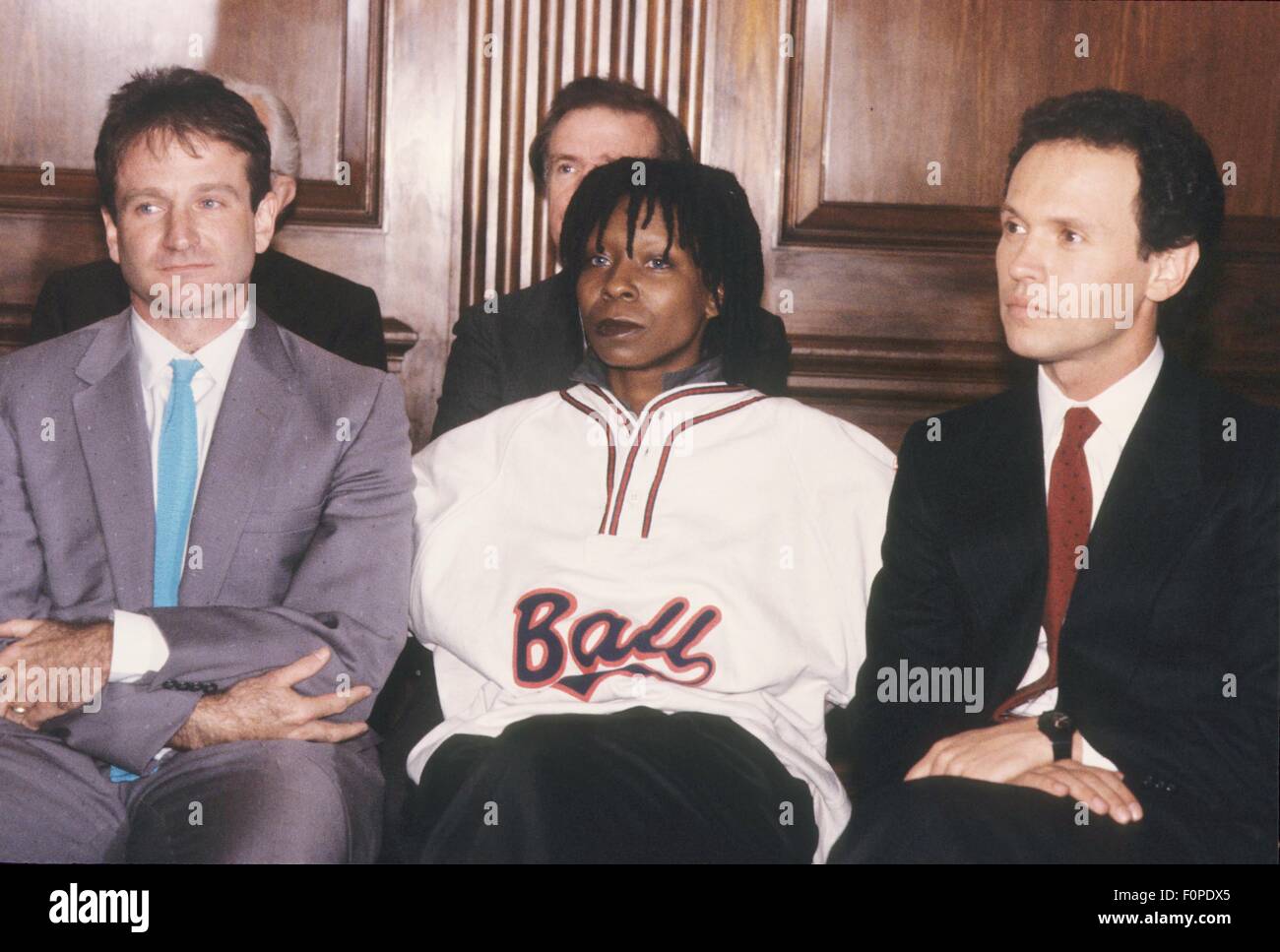 Robin williams whoopi goldberg billy hi-res stock photography and ...