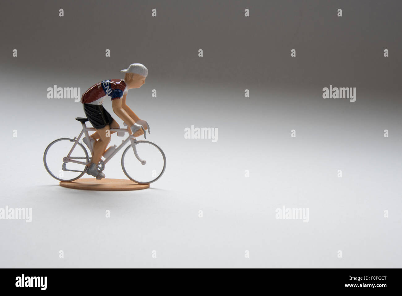 Vintage cycling figures hi-res stock photography and images - Alamy