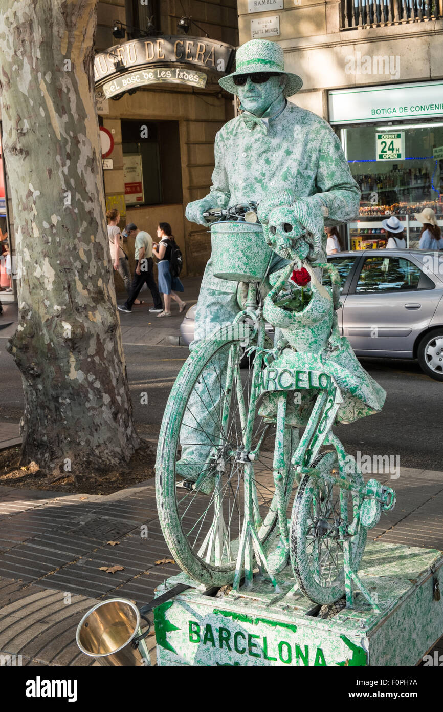 Human statue street entertainers along La Rambla,La Ramblas, street ...