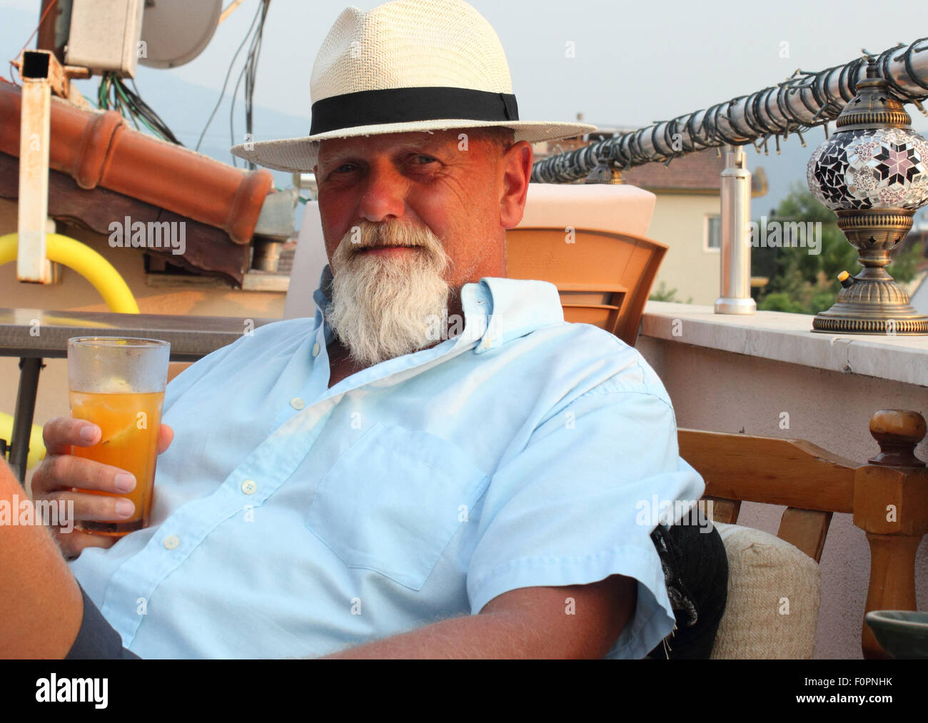 An englishman with a beard wearing a stylish hat Stock Photo - Alamy