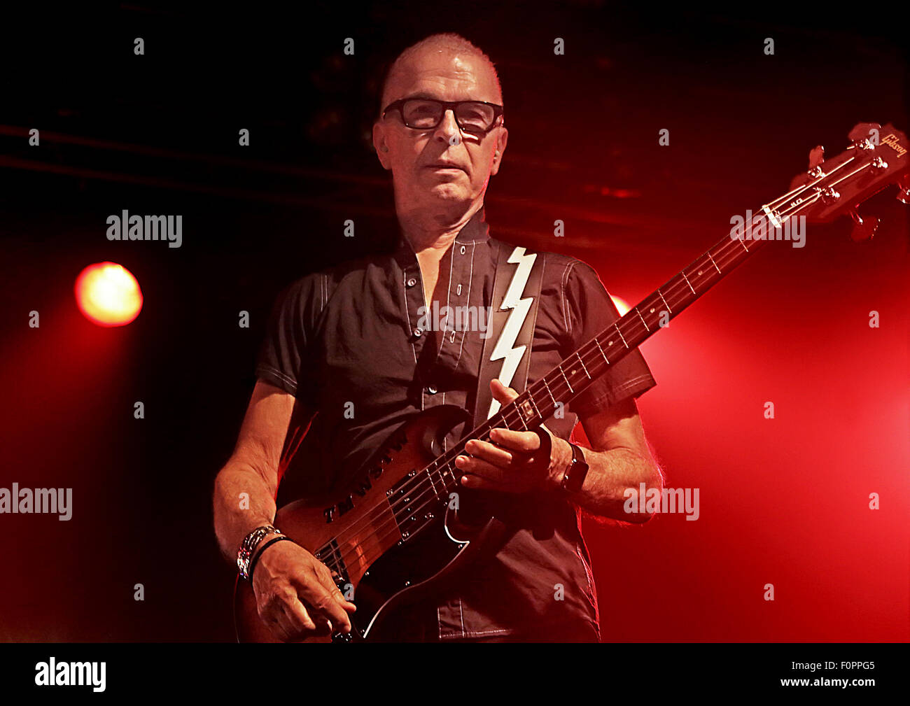 Tony Visconti, Woody Woodmansey and Glenn Gregory Perform 'The Man Who ...