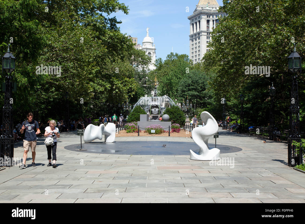 USA, New York State, New York City, Manhattan, Sculpture in park ...