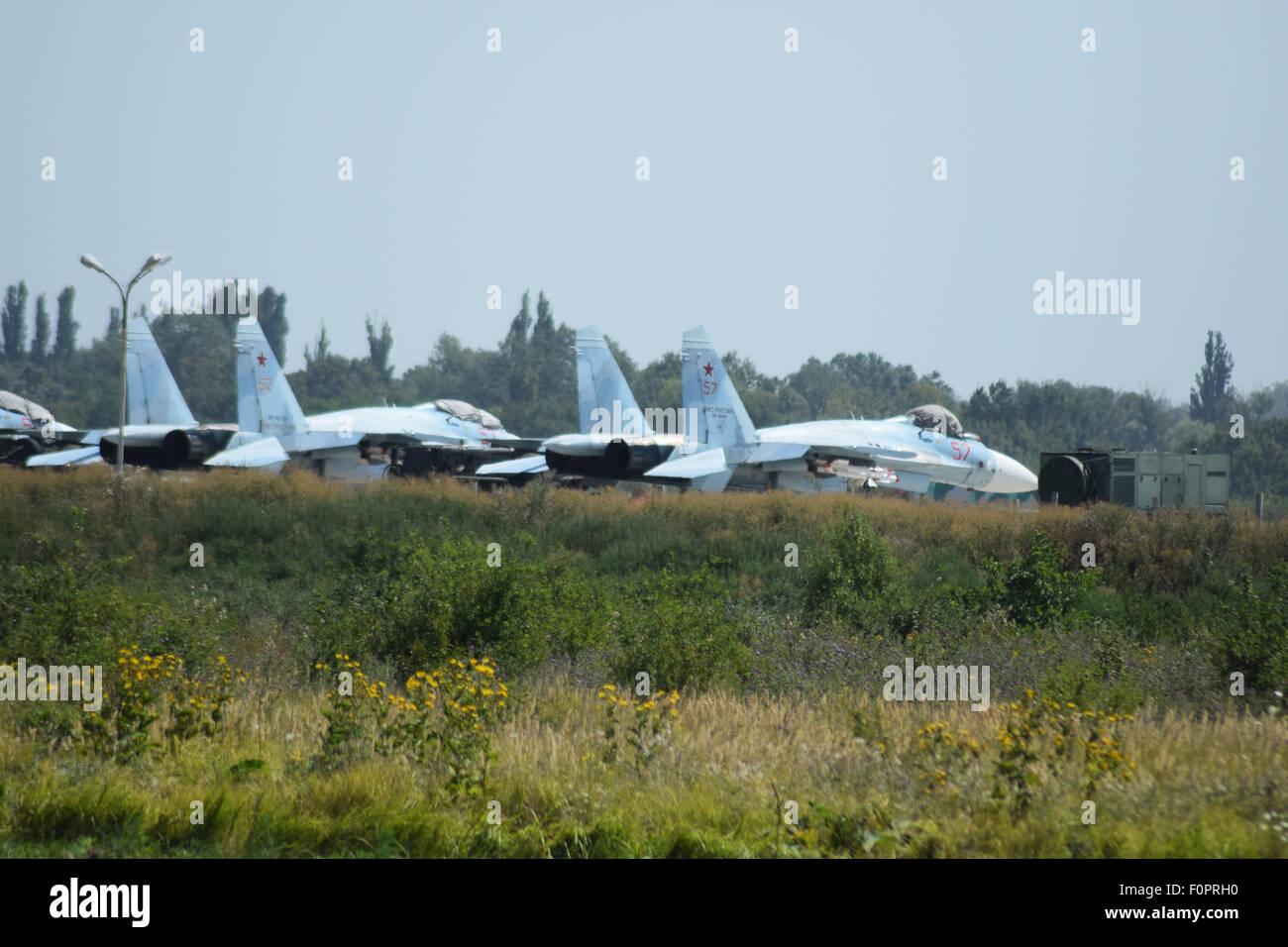 Jet fighter airplane frontal hi-res stock photography and images - Alamy
