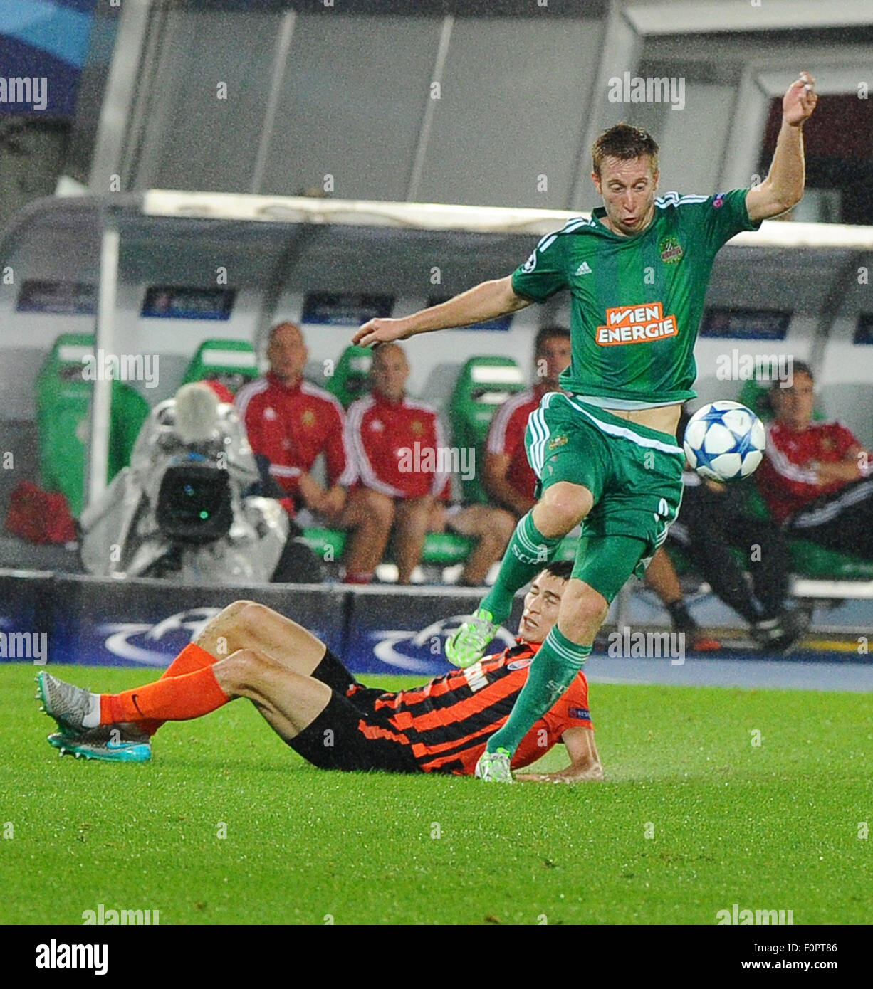 Vienna, Austria. 19th Aug, 2015. Rapid Vienna's Robert Beric (R ...