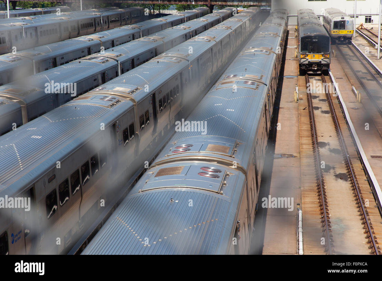 Manhattan trains hi-res stock photography and images - Alamy
