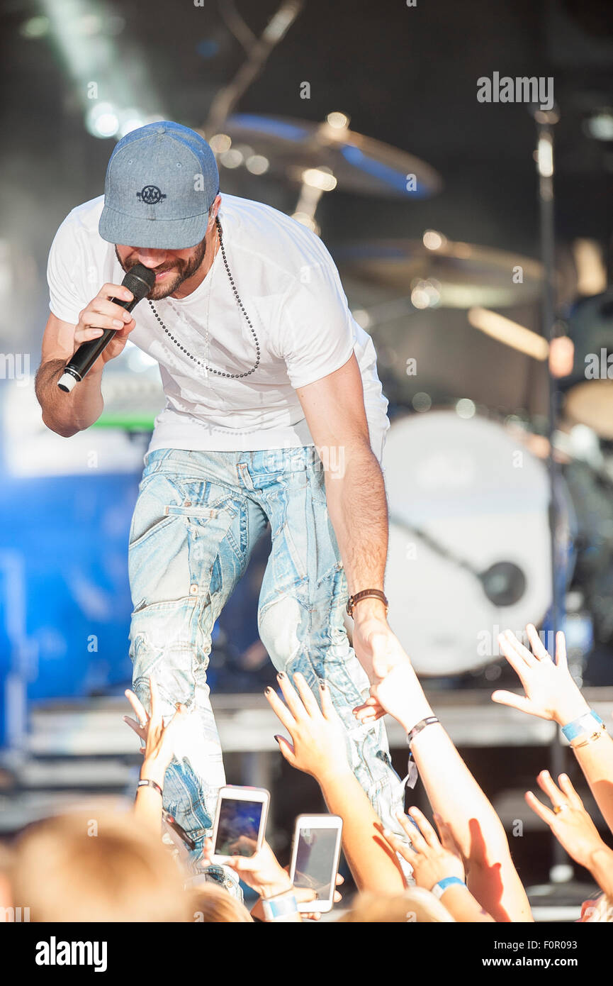 Aug 8, 2015 - Raleigh, North Carolina; USA - Singer SAM HUNT performs ...
