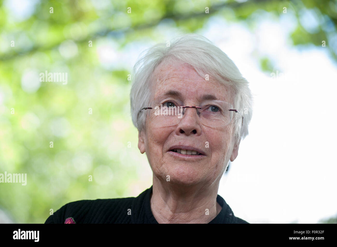 Storytelling children hi-res stock photography and images - Alamy