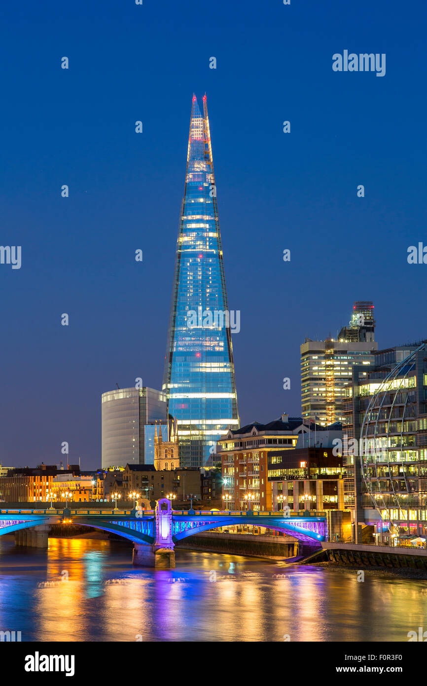 London bridge vertical hi-res stock photography and images - Alamy