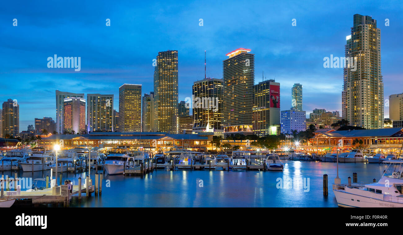 Commercial bay shopping mall hi-res stock photography and images - Alamy