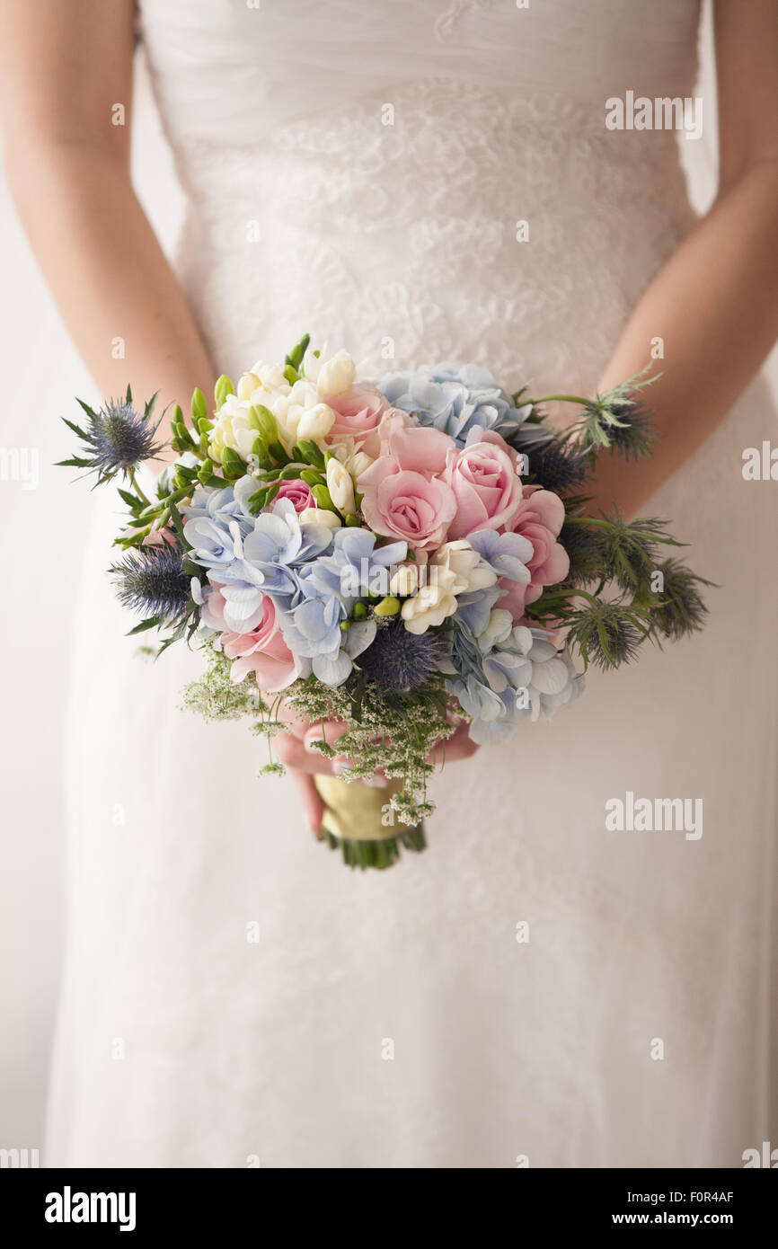 Hand holding bridal bouquet hi-res stock photography and images - Alamy