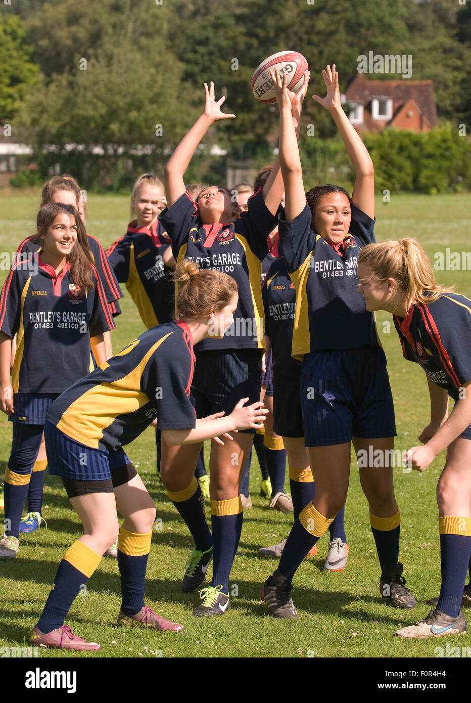 Girls play sport hi-res stock photography and images - Alamy