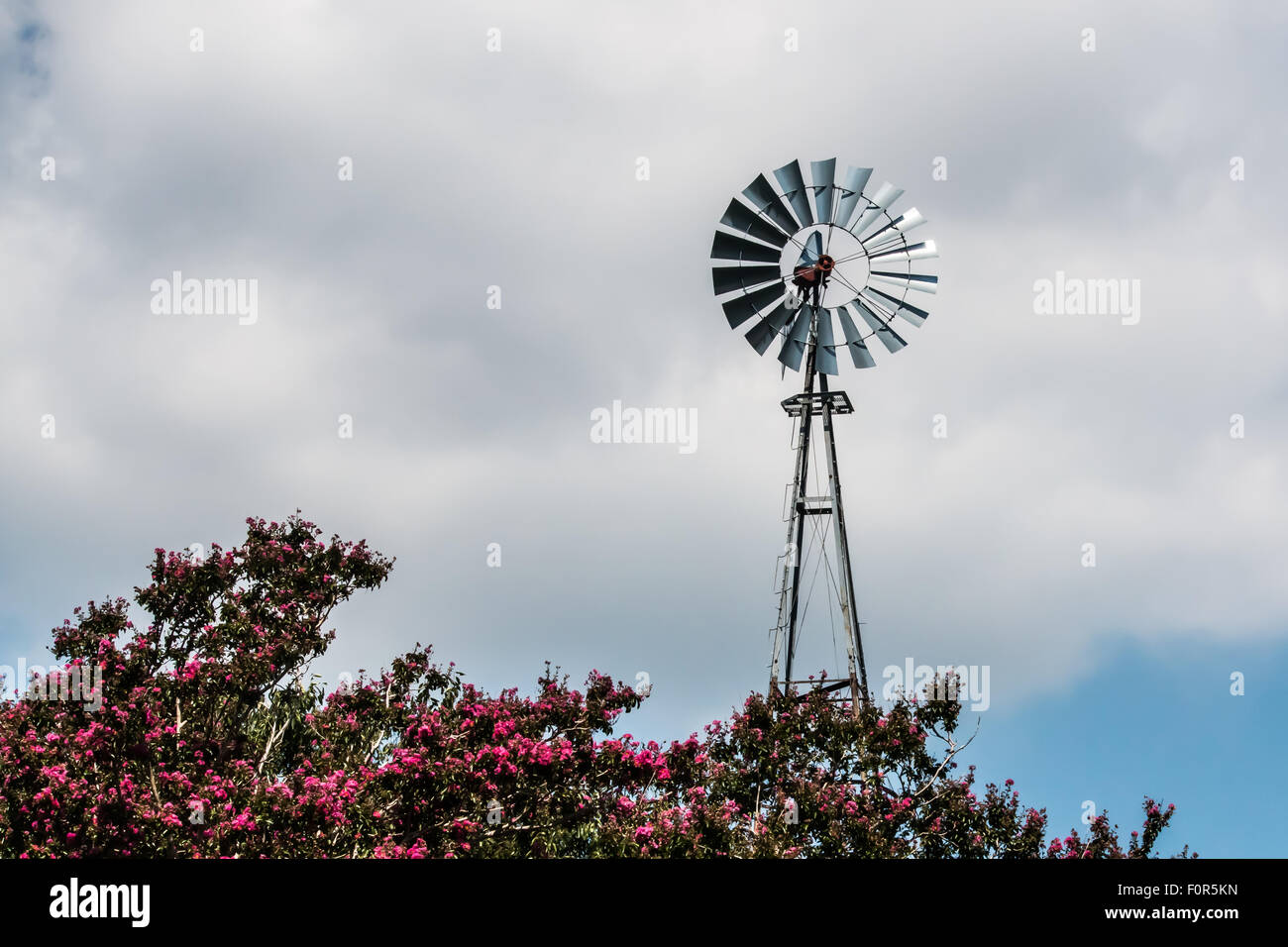 American farm windmill hi-res stock photography and images - Alamy