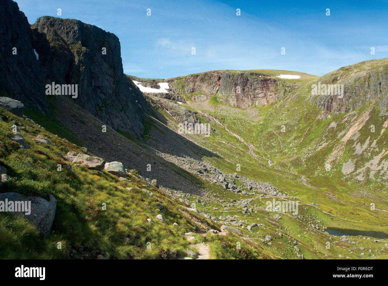 Shelter Stone Crag and Coire Domhain, the Loch Avon Basin, Cairngorm ...