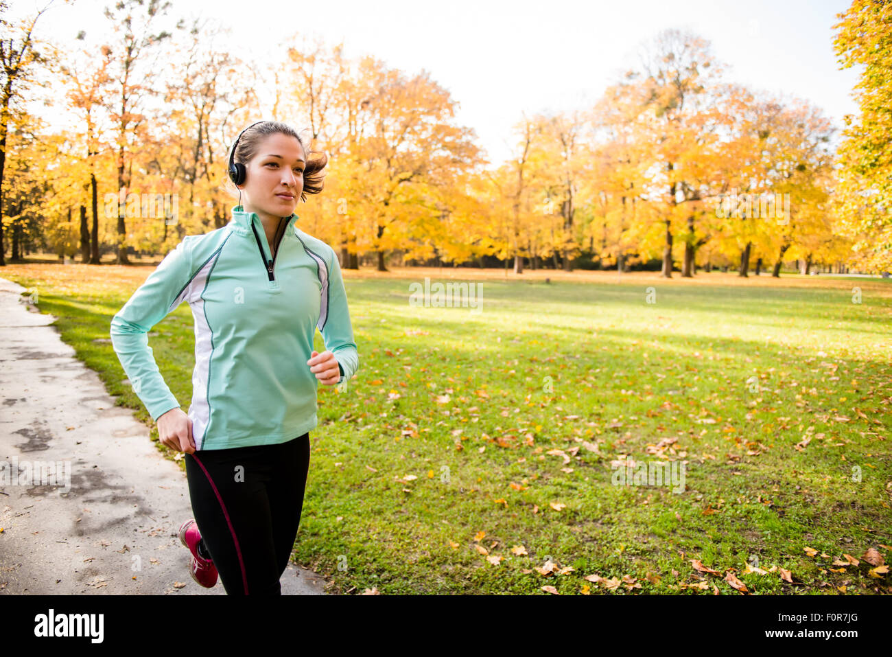 Woman running with headphones hi-res stock photography and images - Alamy