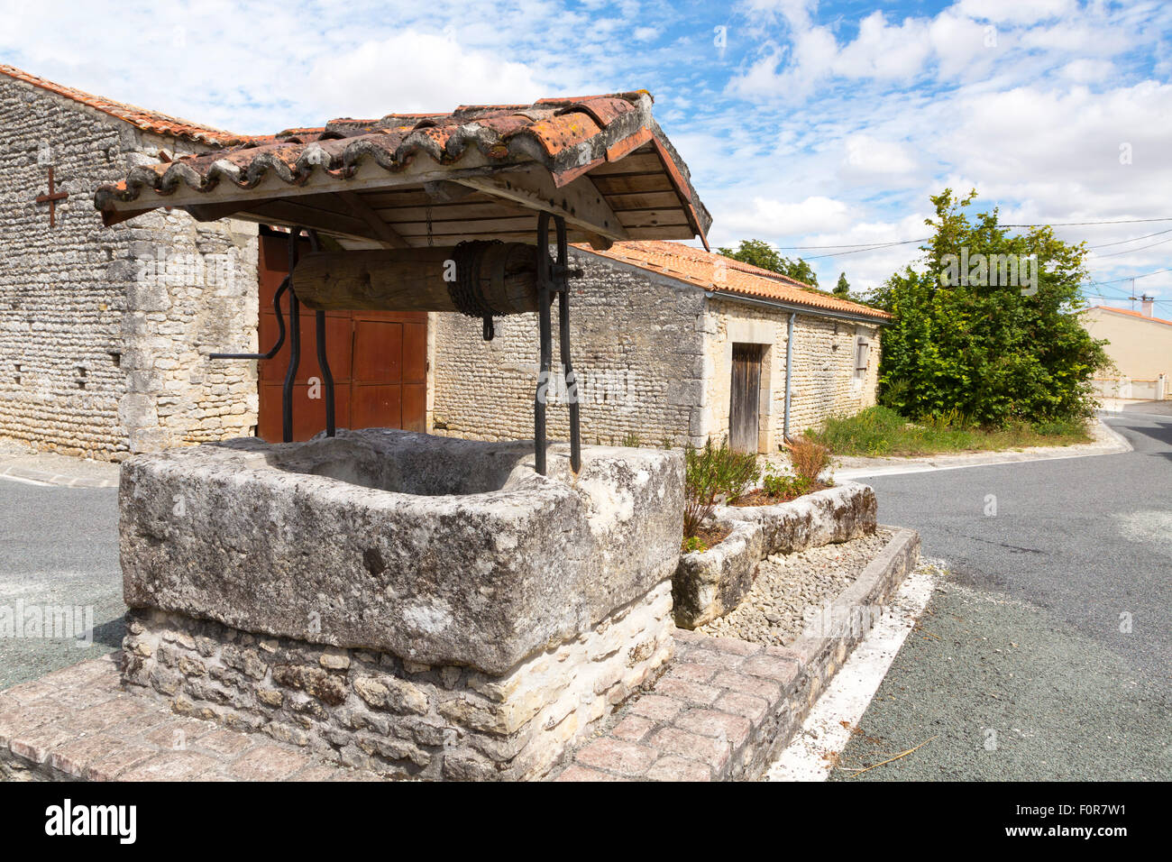 Village well hi-res stock photography and images - Alamy
