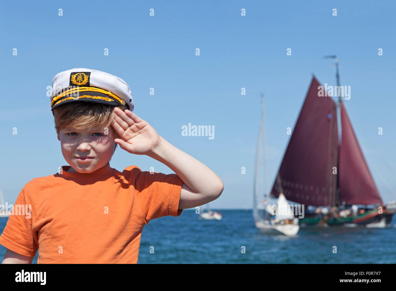 Kids saluting hi-res stock photography and images - Alamy