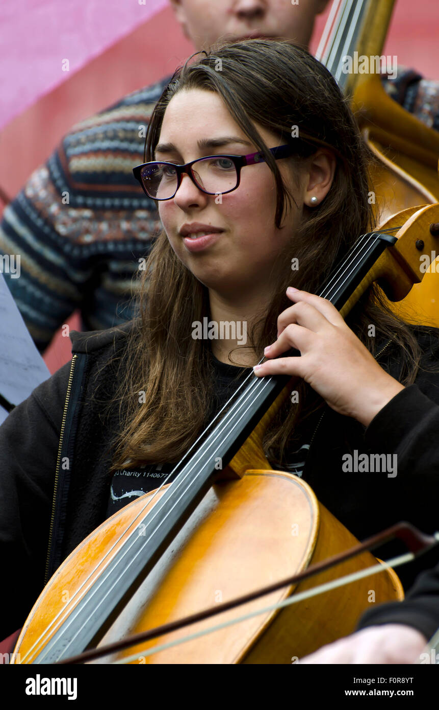 Female cellist hi-res stock photography and images - Alamy