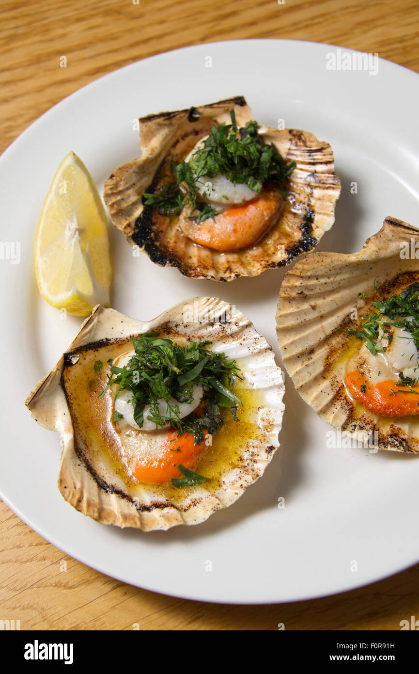 Roast scallops hi-res stock photography and images - Alamy
