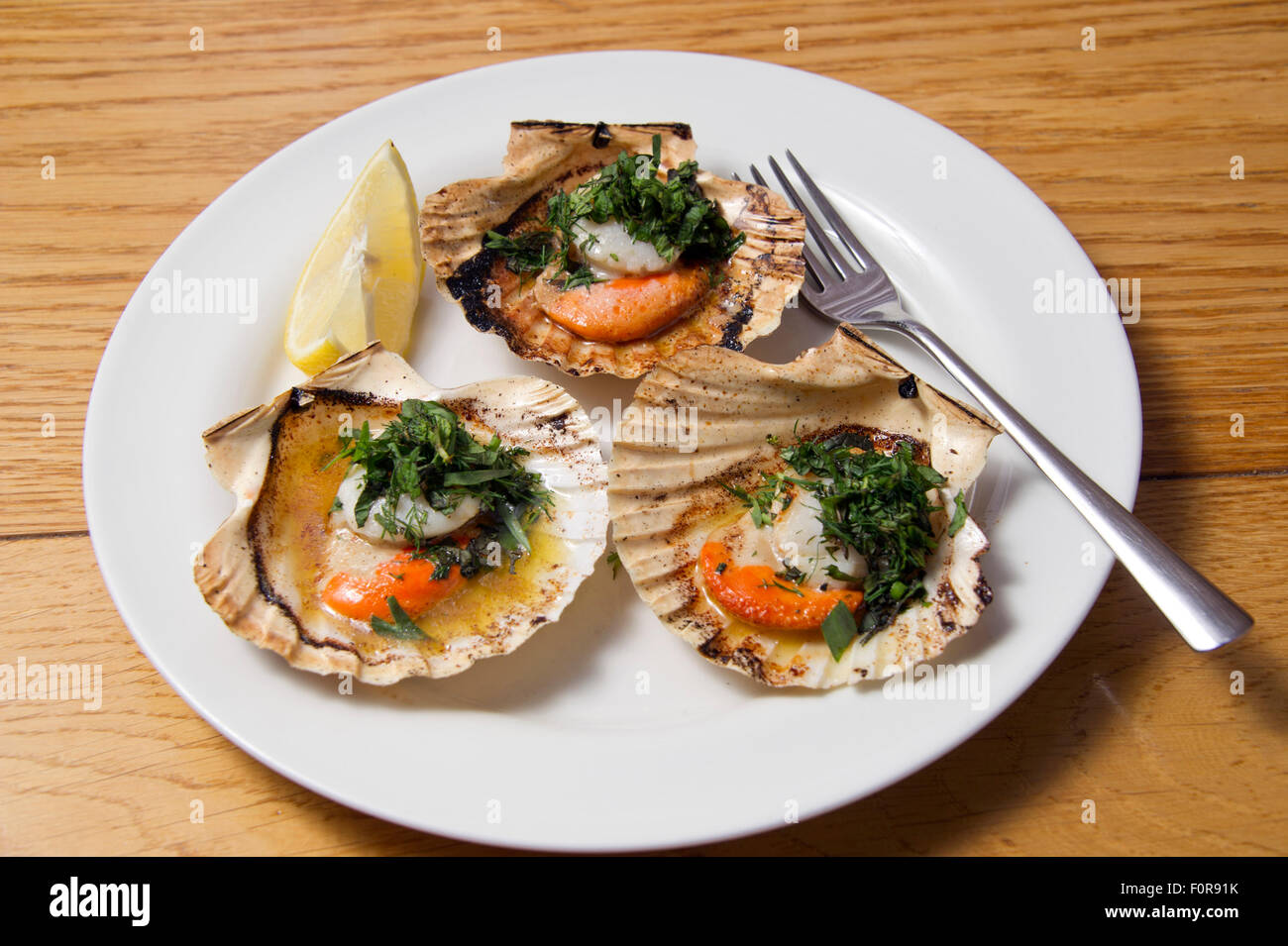Roast scallops hi-res stock photography and images - Alamy