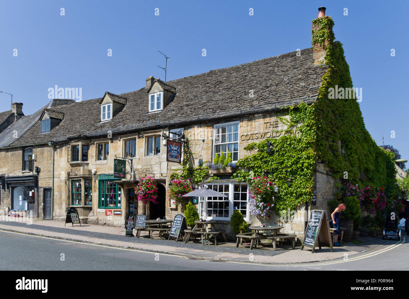 Cotswold arms hi-res stock photography and images - Alamy
