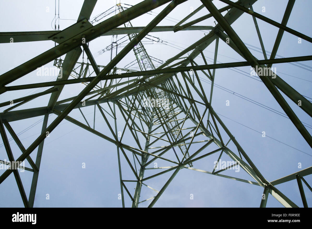 Overhead stromnetz hi-res stock photography and images - Alamy