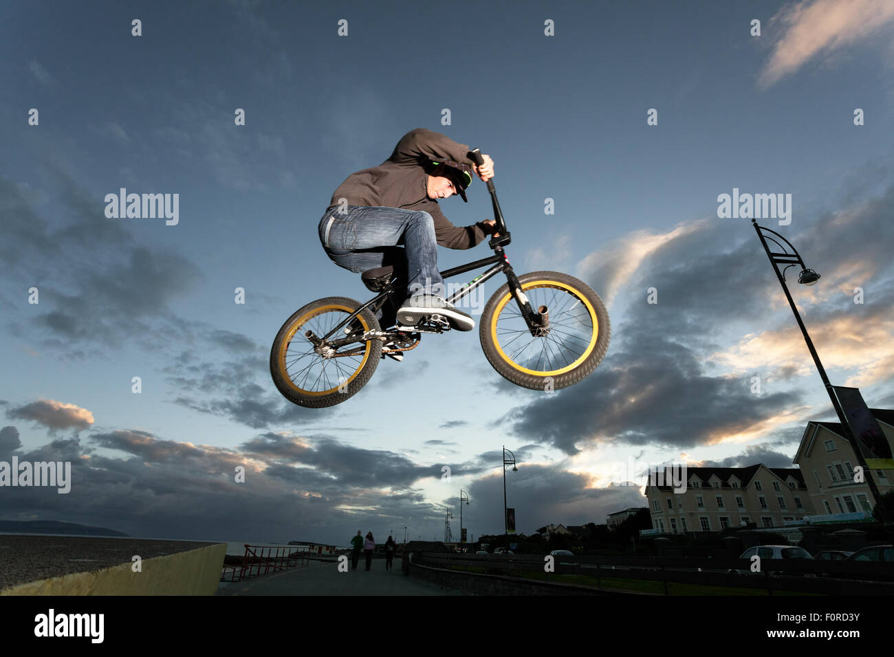 Bmx stunts hi-res stock photography and images - Alamy