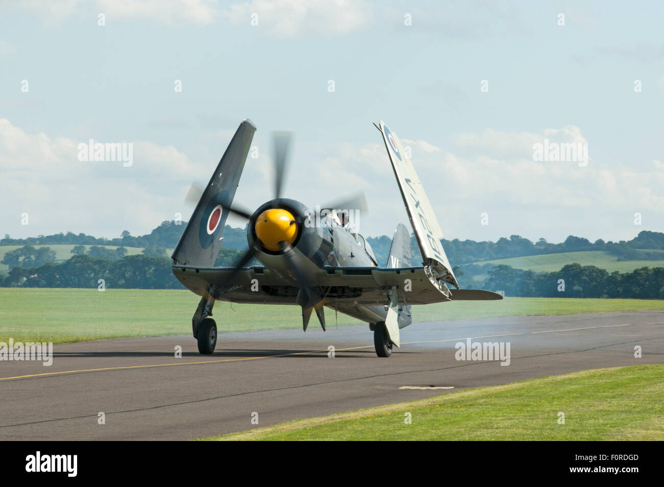 Aircraft taxing hi-res stock photography and images - Alamy