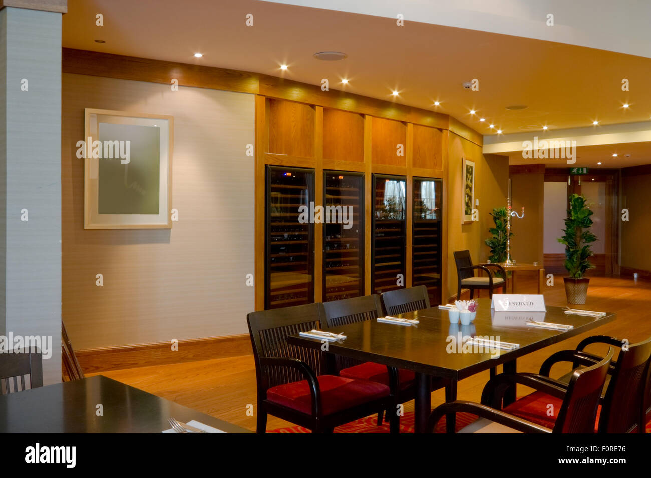Hotel restaurant interior, table with clean crockery Stock Photo - Alamy