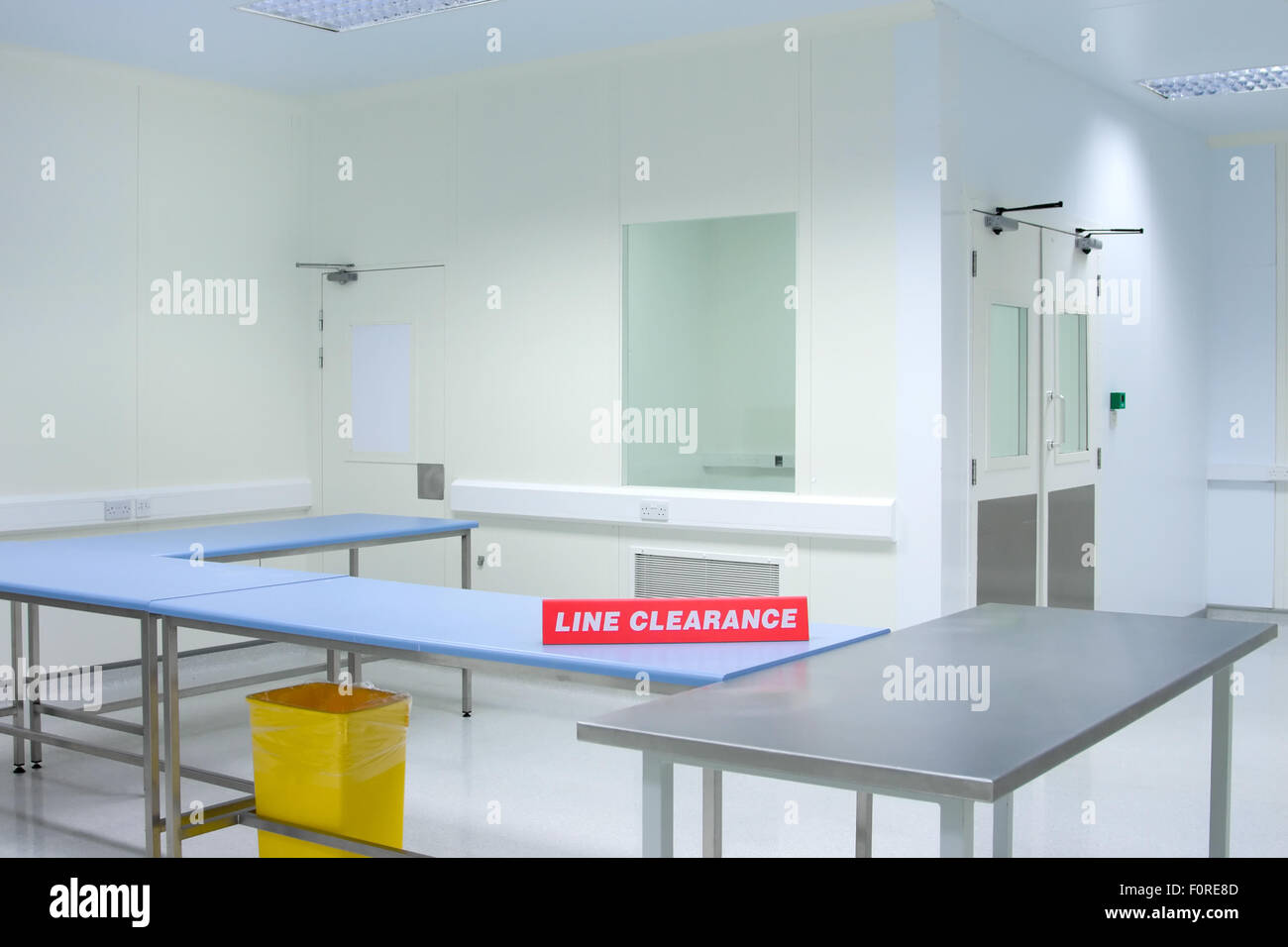 Clean room laboratory hi-res stock photography and images - Alamy