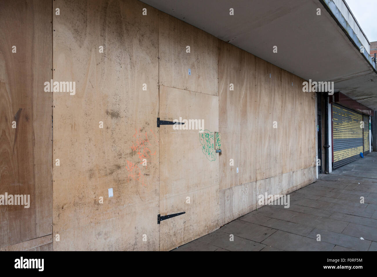 Boarded up shop, Walsall, West Midlands, England, UK Stock Photo - Alamy