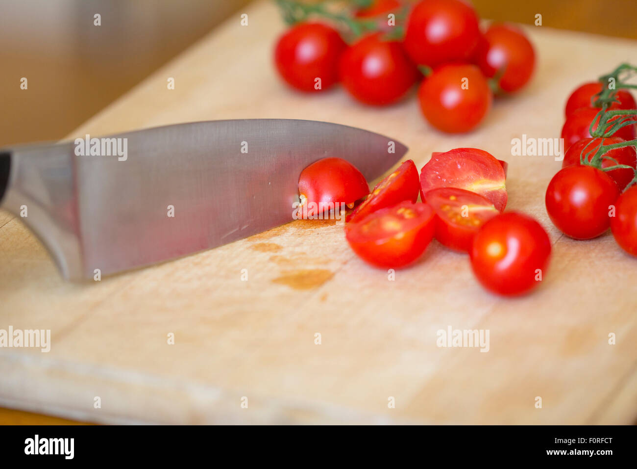 A close up image of chopping tomatoes Stock Photo - Alamy