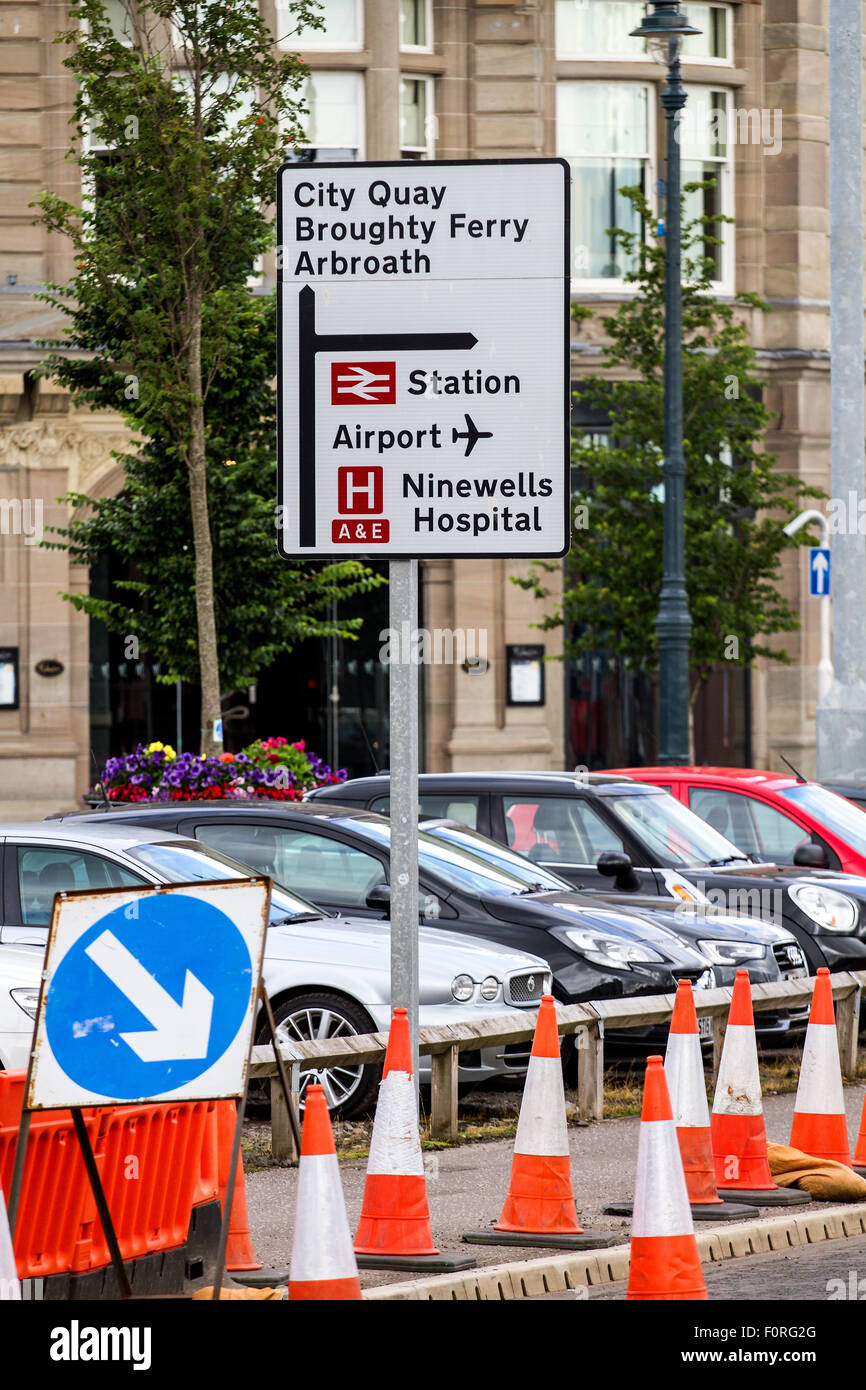 Road signs dundee hi-res stock photography and images - Alamy
