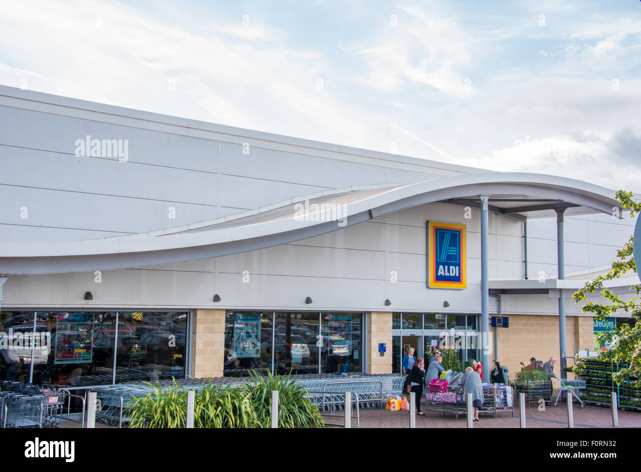 Aldi Supermarket at Bentley Bridge Wednesfield, Wolverhampton UK Stock ...