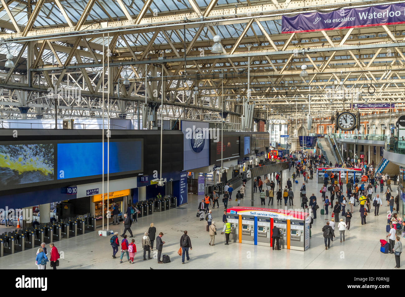 Waterloo station concourse hi-res stock photography and images - Alamy