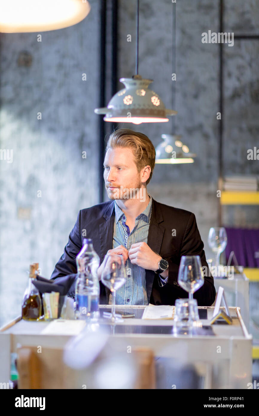 Buttoning Stock Photos & Buttoning Stock Images - Alamy