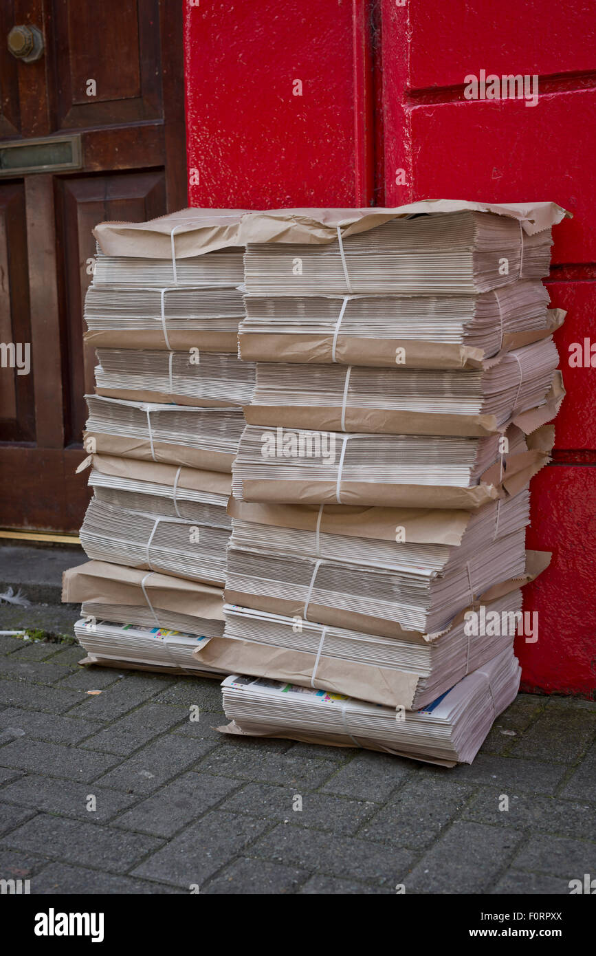 Stack of newspaper hi-res stock photography and images - Alamy