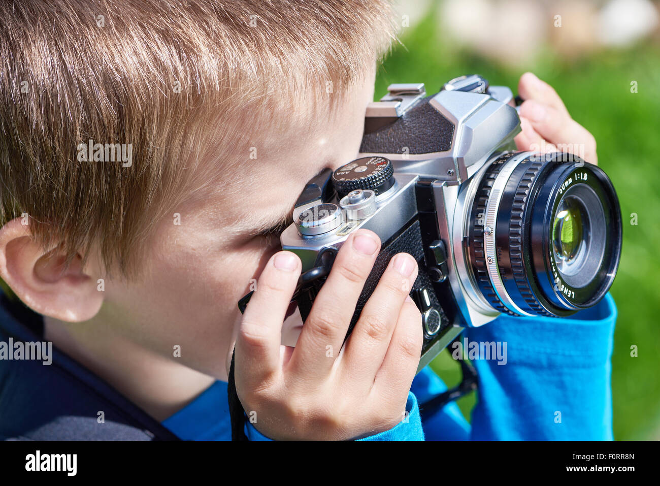 Child and camera hi-res stock photography and images - Alamy