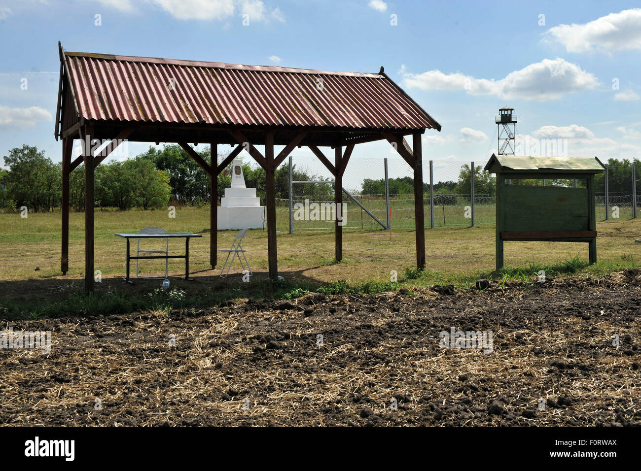 Hungarian border fence hi-res stock photography and images - Alamy