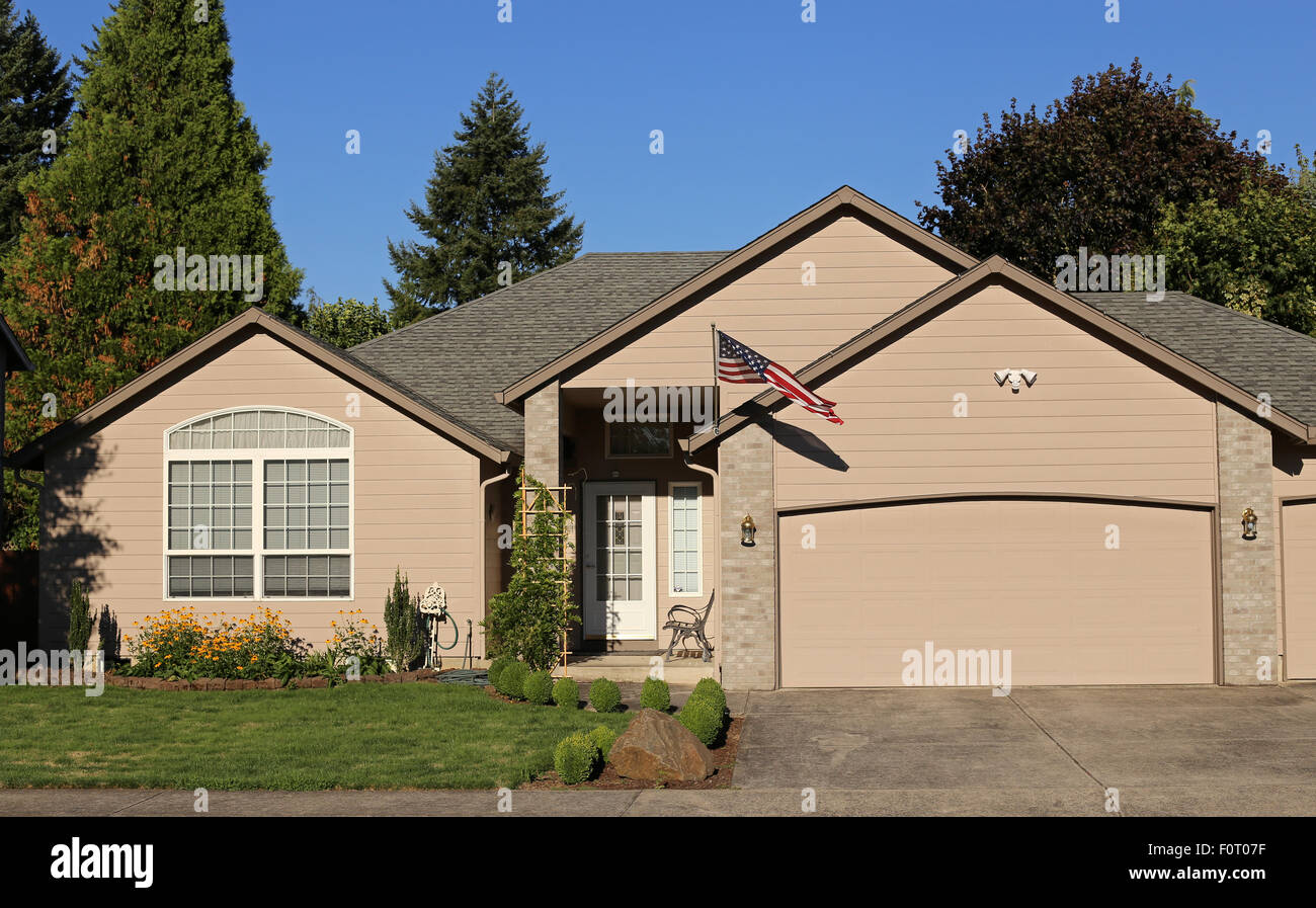 Suburban house exterior america family hi-res stock photography and ...